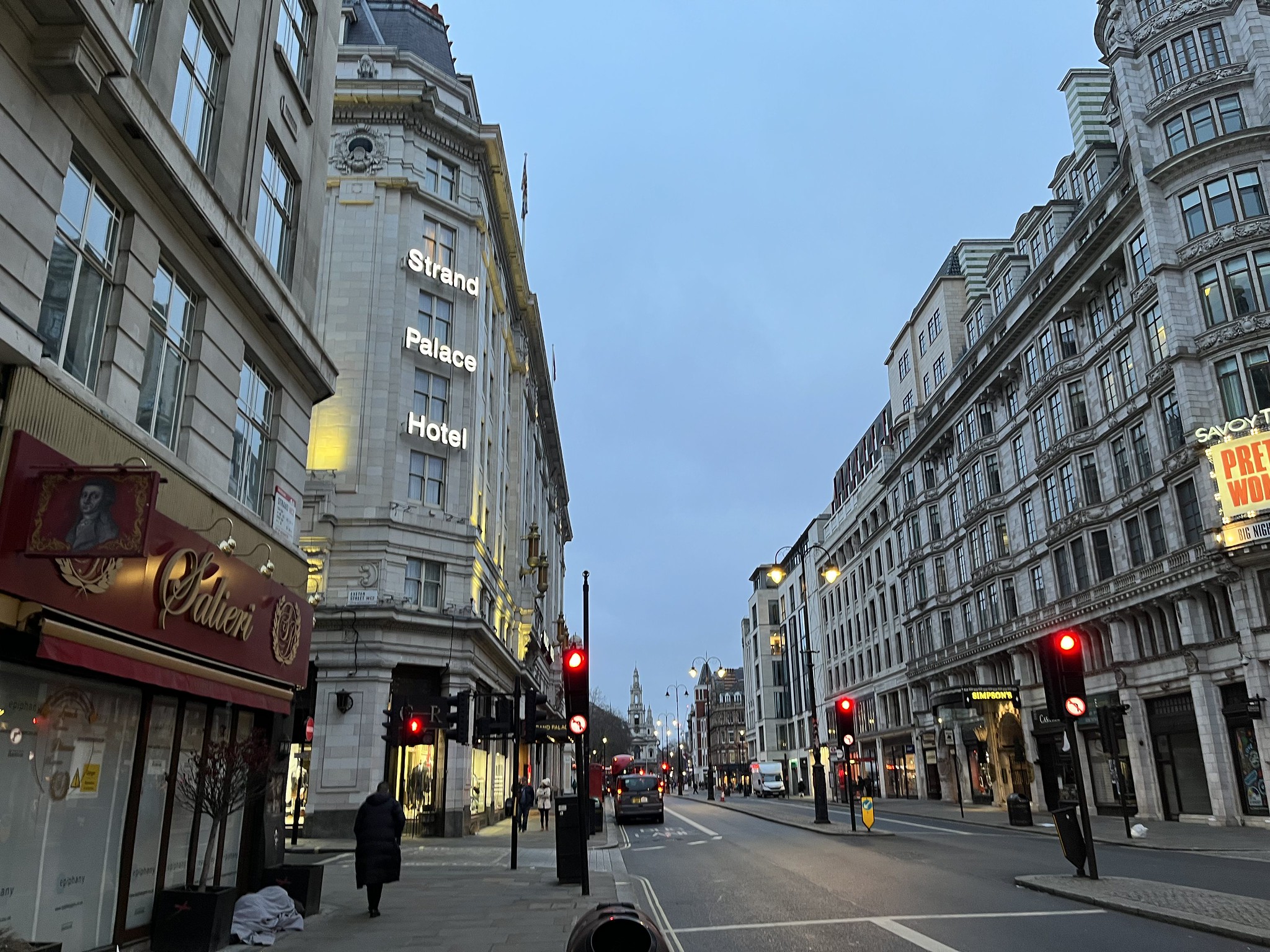 Strand Palace Hotel in London - zentral und sauber - Reisefeeling.world